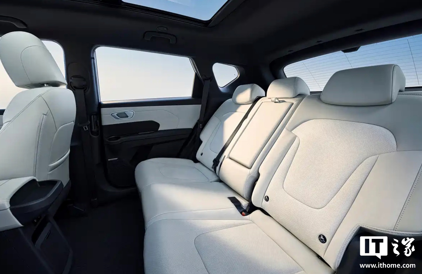 北京现代首款纯电平台 SUV 中文名定为“EO 羿欧”，续航达 722KM|SUV|北京现代|羿_新浪科技_新浪网