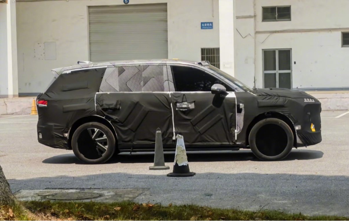 李斌：全新蔚来 ES8 今年 12 月产能将提到 1.5 万台，ES9 明年二季度发布|李斌|蔚来|ES8_新浪科技_新浪网