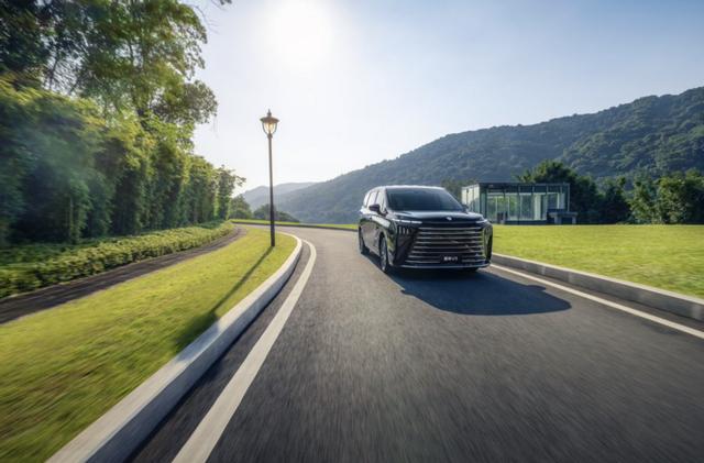 豪华MPV首破15万，星海V9重塑平价豪华|15-20万_新浪财经_新浪网