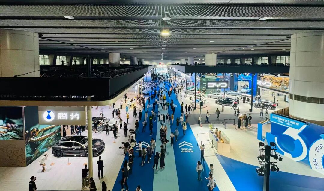 告别"D9单兵突进",比亚迪腾势N8L直降2万欲救场|腾势_新浪财经_新浪网