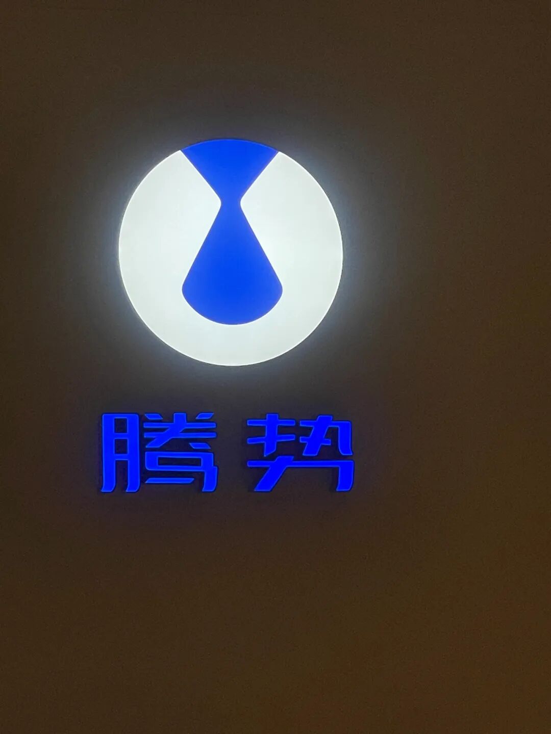 告别"D9单兵突进",比亚迪腾势N8L直降2万欲救场|腾势_新浪财经_新浪网