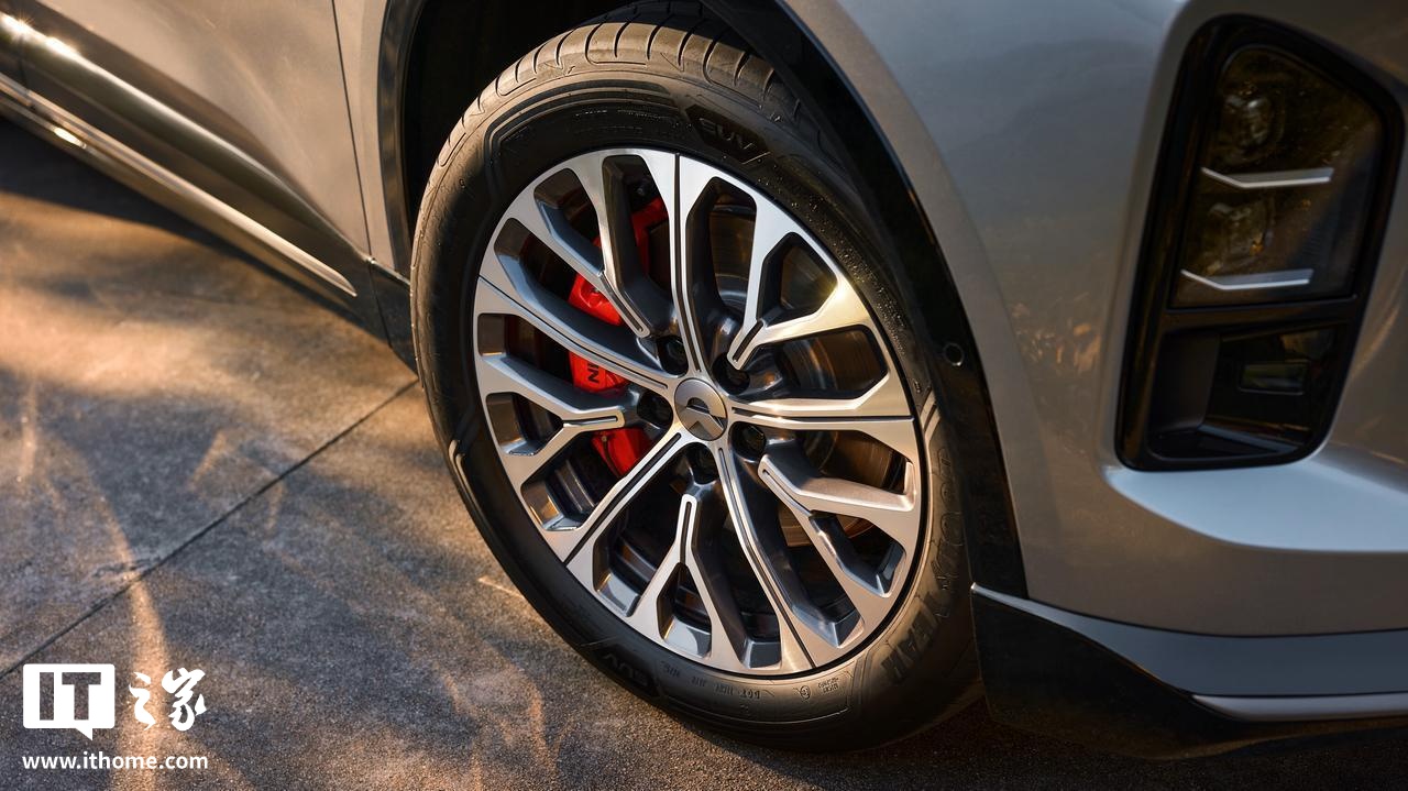 蔚来 ES6 汽车达成 30 万台交付里程碑，纪念版整车 34.98 万元 / 租电 24.18 万元|ES6|蔚来|里程碑_新浪科技_新浪网