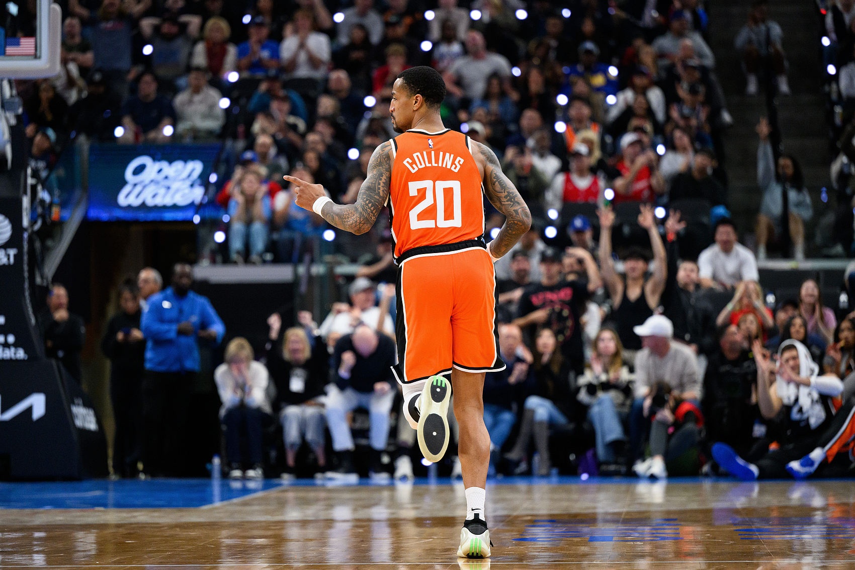 外线不准！科林斯14中6&三分8中2拿到16分2板2助 出现3次失误_抓站_新浪竞技风暴_新浪网