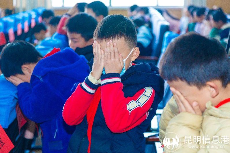 “心理·体育·护眼”行走的思政课，光明的未来路 ——云南“7个专项行动”跨学科育人观察|体育|云南省|思政课|体育|云南省_手机新浪网