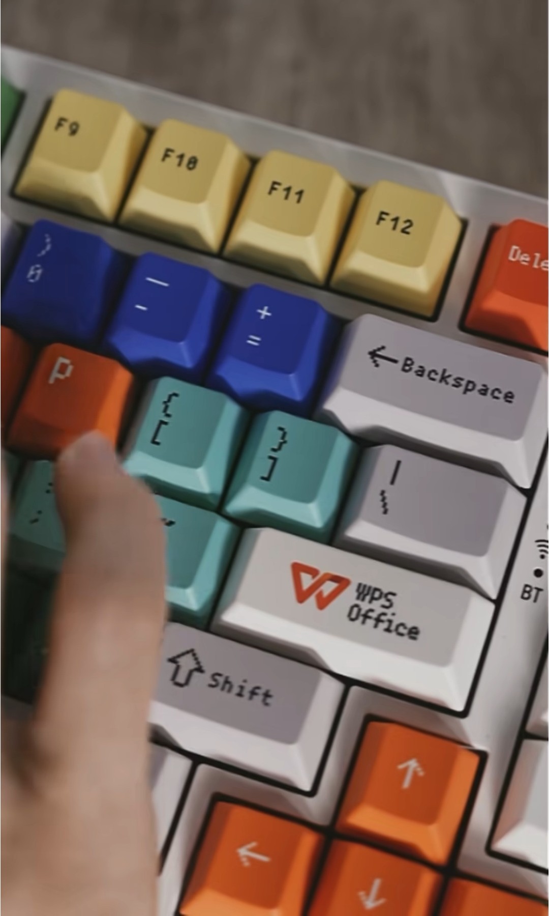 VGN 预热 WPS 联名键盘，12 月 31 日 20:00 发售|键盘|it之家|wps_新浪科技_新浪网