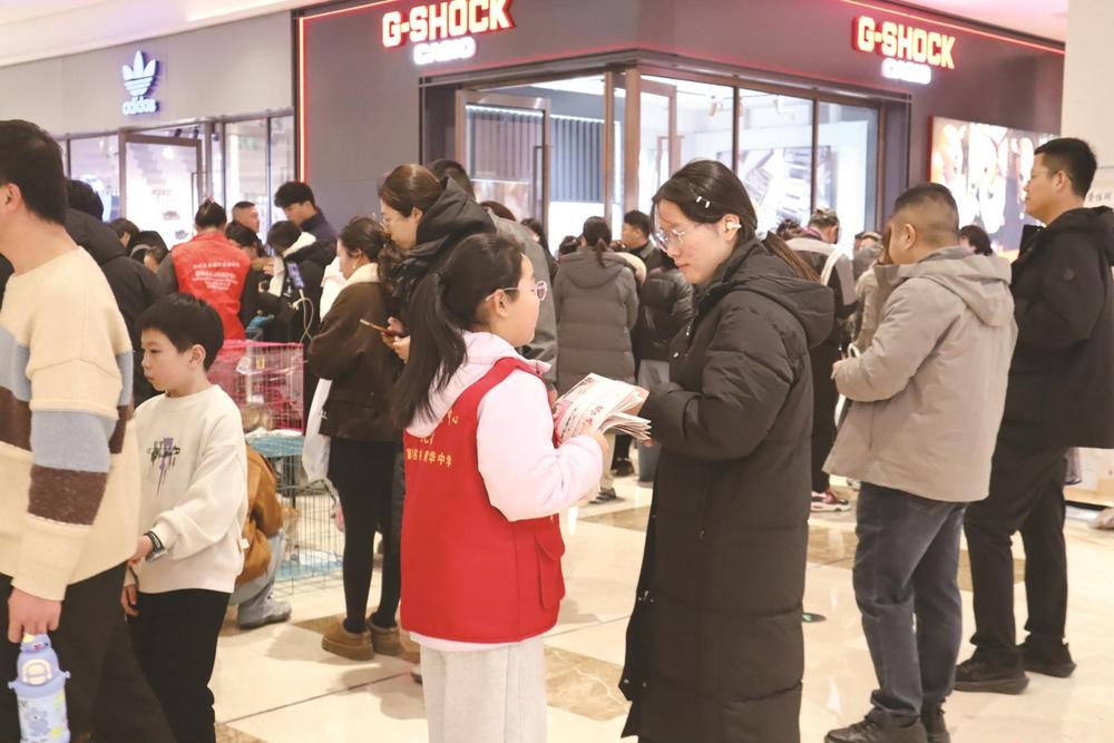 小记者爱心卖报： 给“它”一个温暖的家|邯郸晚报_新浪财经_新浪网