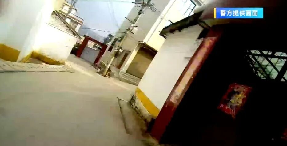 9岁男孩因作业“气晕”妈妈！之后临危不乱报警求助，给民警“导航”又堪称“模范操作”……|碱中毒_新浪财经_新浪网