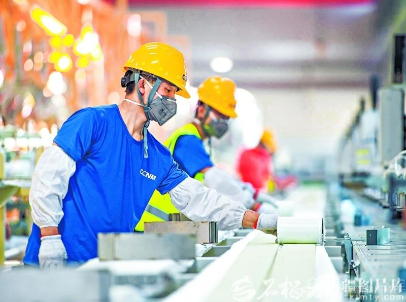 “新”欣向荣这一年丨绿电狂飙 天山南北好“风光”|新能源_新浪财经_新浪网