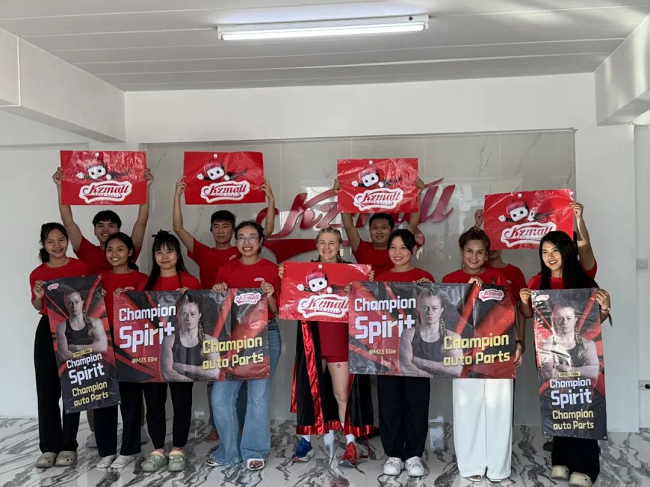 拳王艾丽探访KZMALL泰国仓，见证快准出海硬实力|体育比赛|量级|英国|曼谷|高光_手机新浪网