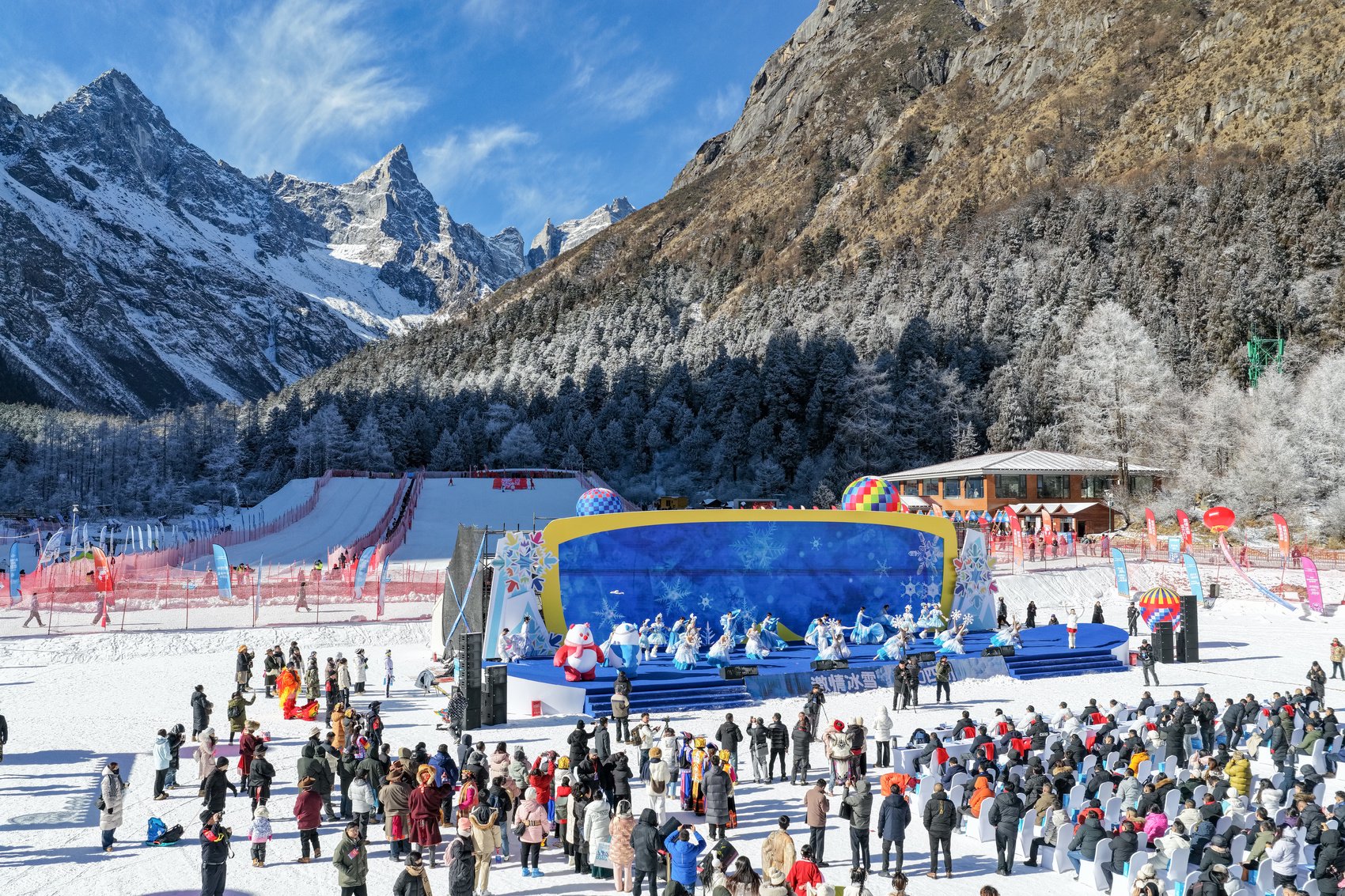 “冰雪+N”深度融合 四川省第八届全民健身冰雪季有望带动超亿元经济效益|四川_新浪财经_新浪网