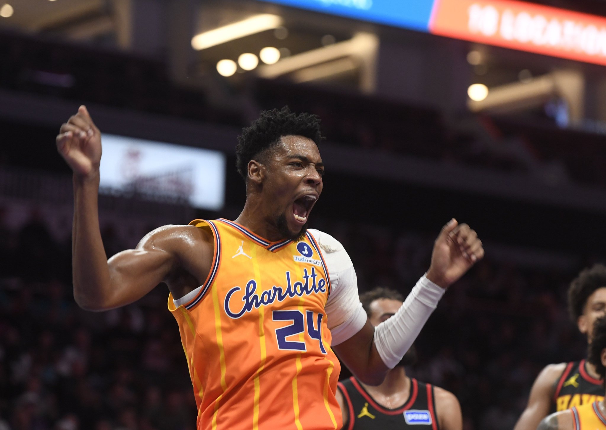 正负值+24最高！米勒半场7中5高效砍下19分4板1助2断2帽 次节11分_抓站_新浪竞技风暴_新浪体育_新浪网