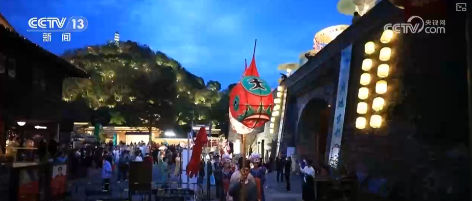 “新意+暖意”催热“年经济”新热力 “新花样”频出点燃消费“热引擎”|年夜饭_新浪财经_新浪网