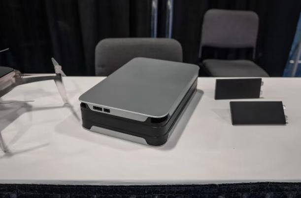 芬兰造出首款量产固态电池，循环寿命10万次，能量密度400Wh/kg|比亚迪|丰田|充电|摩托车|创业邦_手机新浪网