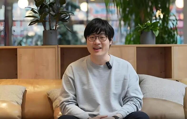 33岁天才的惊人逆袭：从江西小镇到Meta副总裁，肖弘如何用AI Agent赚取百亿身家？|比特币_新浪财经_新浪网