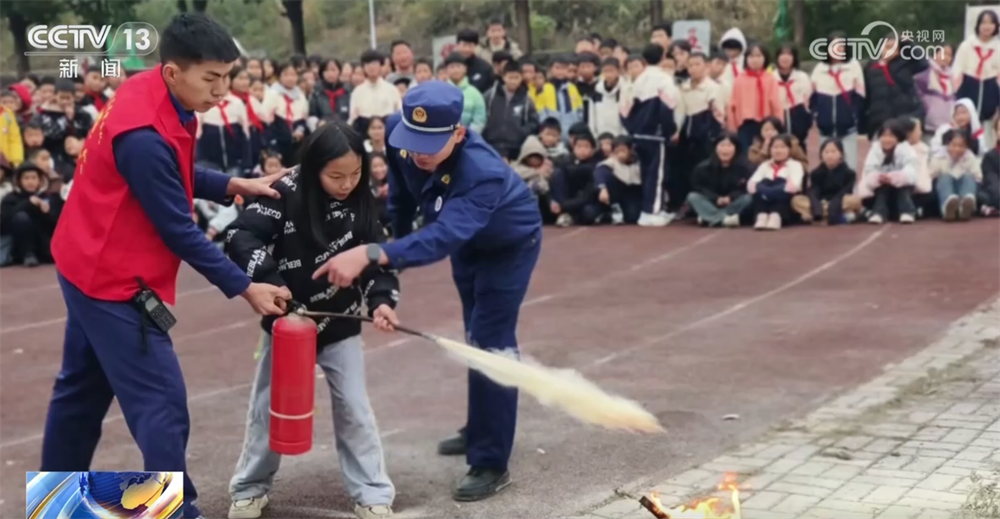 校车、“陪读公寓”“陪读车间”破解乡村教育难题 温暖“求学路”|义务教育_新浪财经_新浪网