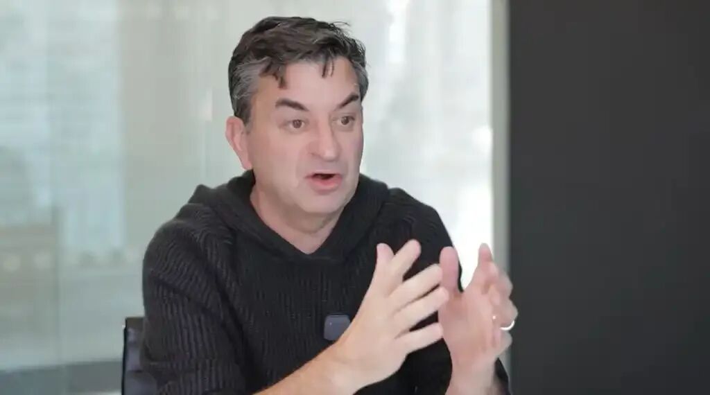 桥水基金联席首席投资官Greg Jensen：如何应用AI于一家超级资产管理公司|桥水_新浪财经_新浪网