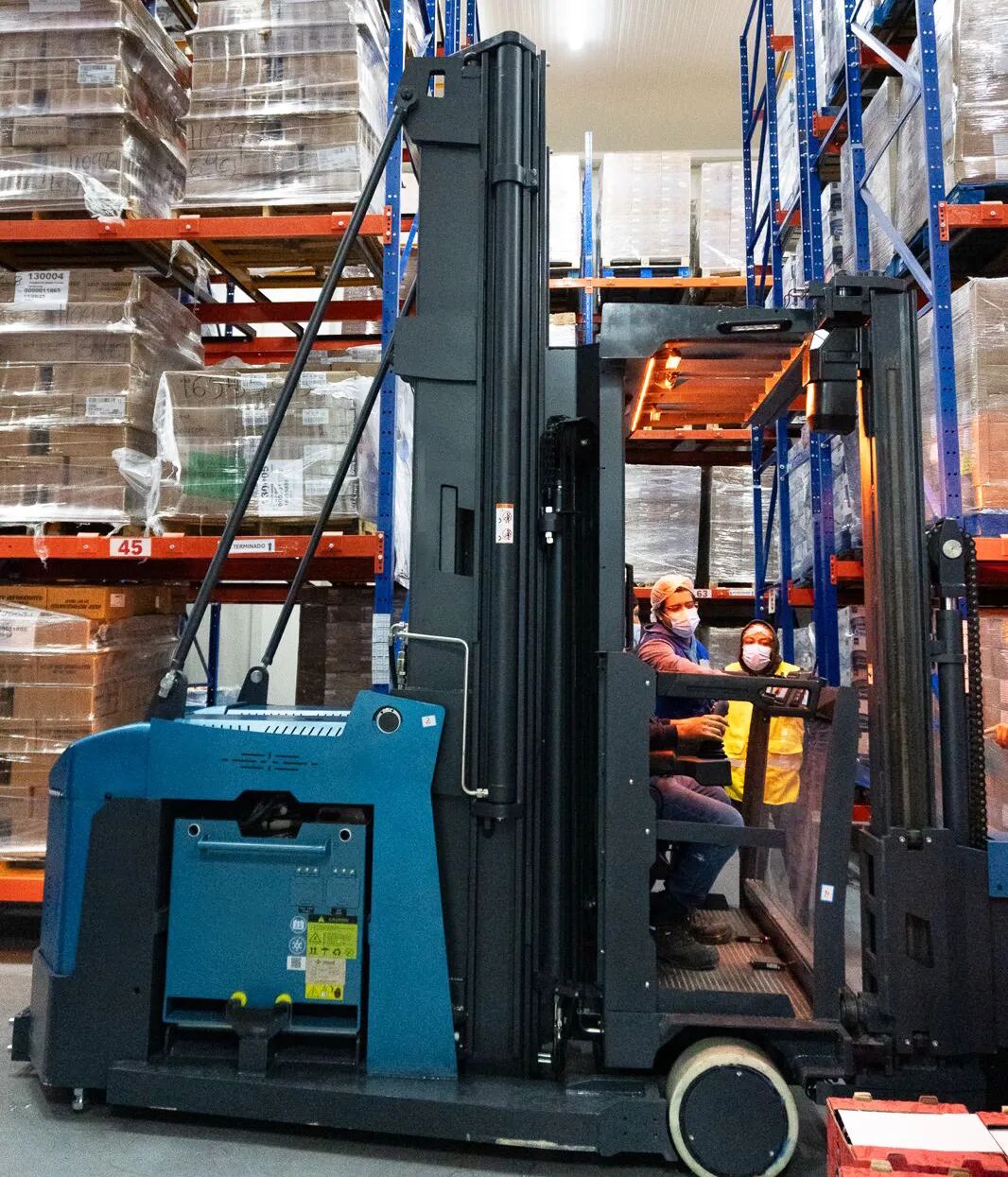 卓一VNA冷链叉车交付北美客户，助力用户从零构建仓储新空间！_新浪财经_新浪网