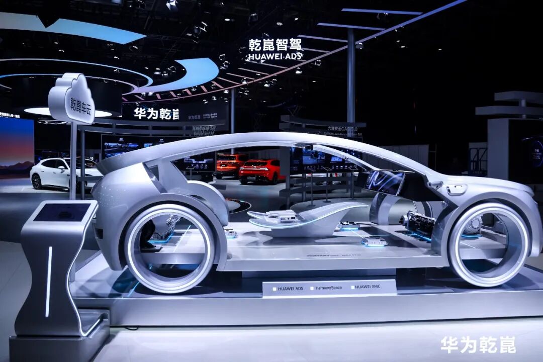 车企集体「交出后背」，华为乾崑如何重塑辅助驾驶产业版图？_新浪财经_新浪网