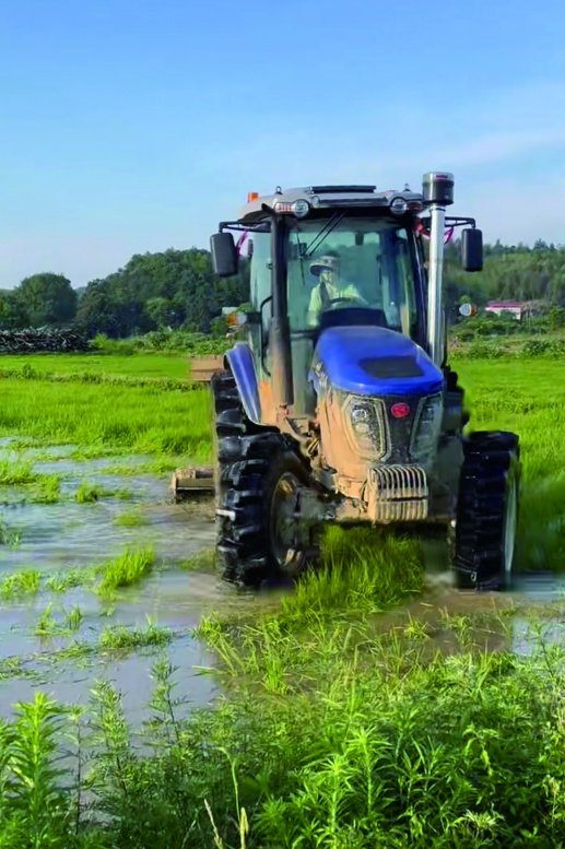“00后”女孩跨界玩农机拿捏两千亩田地|无人机_新浪财经_新浪网