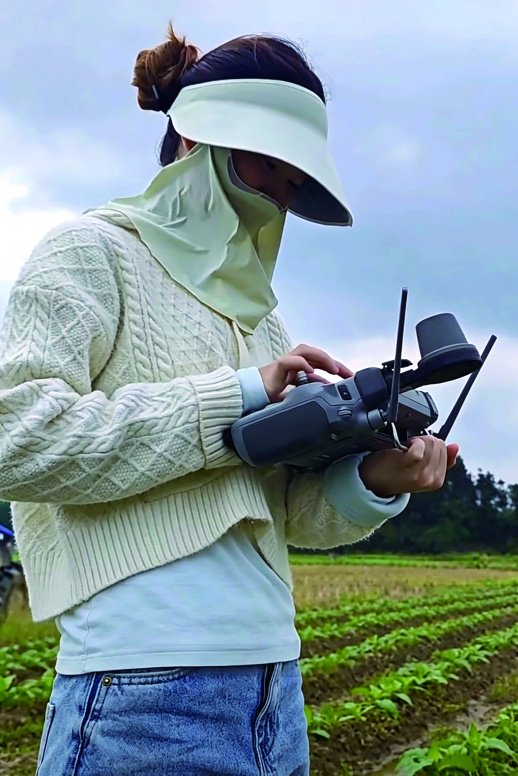 “00后”女孩跨界玩农机拿捏两千亩田地|无人机_新浪财经_新浪网