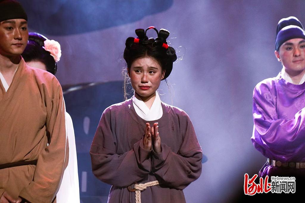 纵览原创丨河北一高校毕业大戏喊一声“娘”感动百万网友，主演回应：全是情绪到了自然爆发，5月将在石家庄“织音1953”上演|表演_新浪财经_新浪网