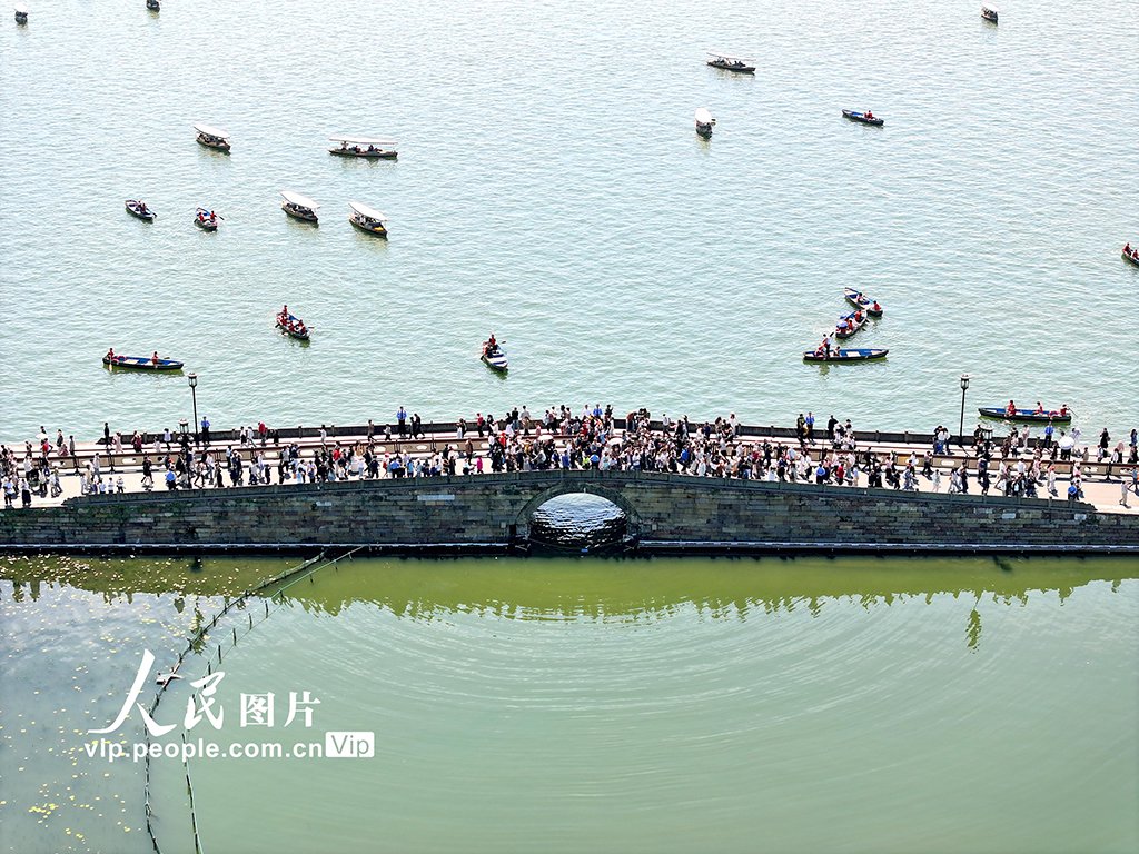杭州西湖风景区人气旺|杭州市_新浪财经_新浪网