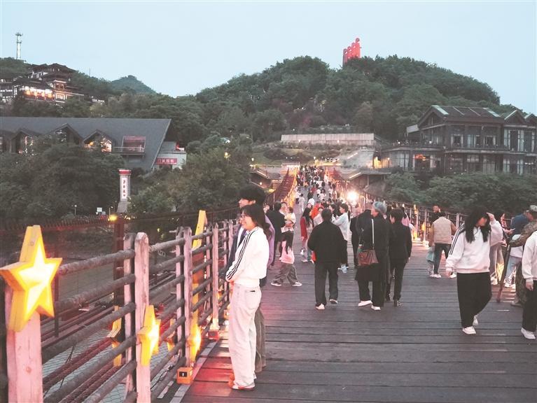 “沉浸游”圈粉年轻人|贵州省_新浪财经_新浪网