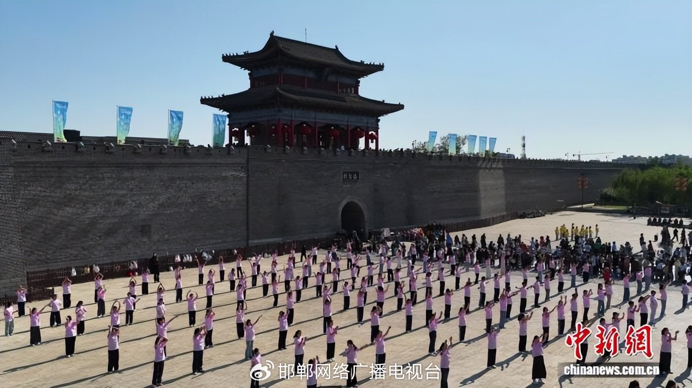高端媒体看邯郸丨河北大名举办万人共舞活动迎“五一”_新浪财经_新浪网