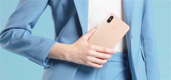 小米重回巨屏阵营！REDMI 7英寸旗舰年底见：梦回小米Max_新浪科技_新浪网