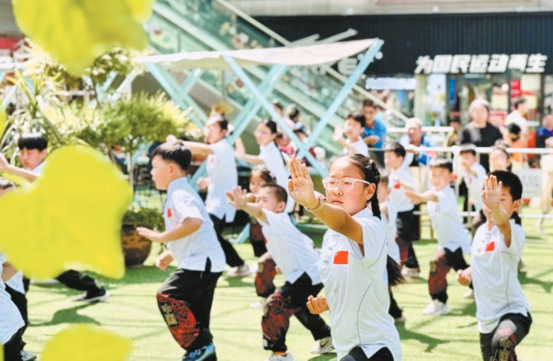 武术展演庆“五一”|武术_新浪财经_新浪网