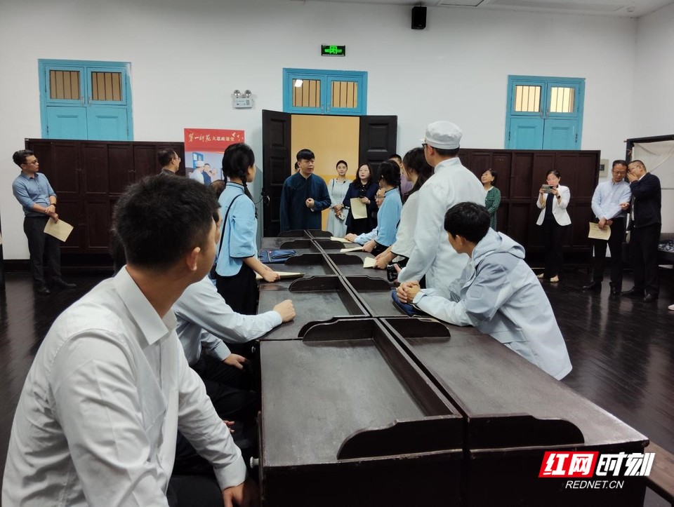 育见·一师丨与百年前的青年毛泽东时空对话！这场沉浸剧让思政课“活”起来|毛泽东_新浪财经_新浪网