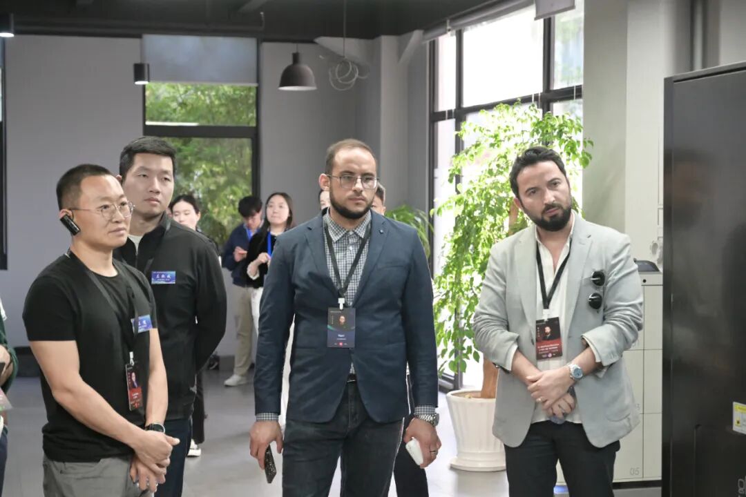 全球顶尖专家团到访 YOGO，深度链接静安 “海聚英才” 平台，共探智能科技新未来_新浪财经_新浪网