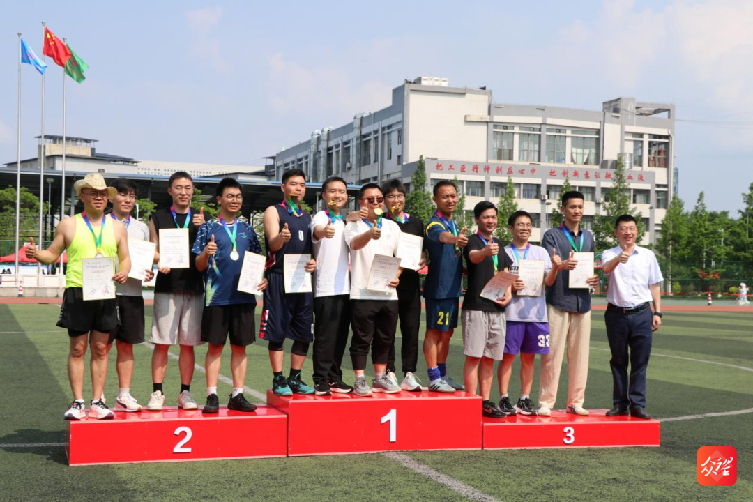 【媒体看遵职72】众望新闻 | 遵义职业技术学院第九届田径运动会暨第七届教职工运动会闭幕|运动会_新浪财经_新浪网