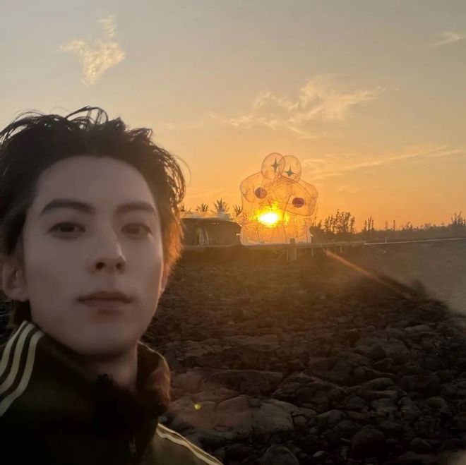 美国再公布一批机密UFO文件！F-16战机在美国和加拿大之间击落不明飞行物，阿波罗12号宇航员看到神秘光带……|宇航员_新浪财经_新浪网