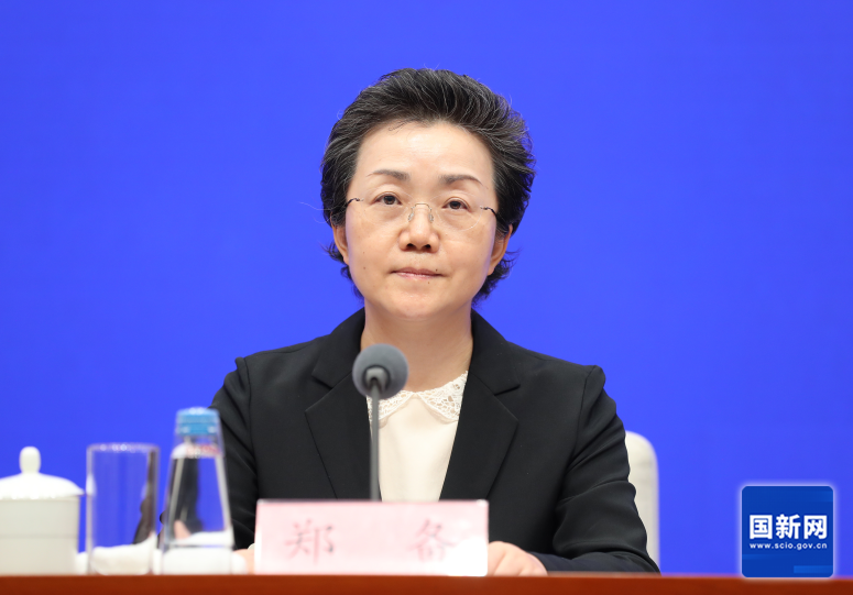 国新办举行国务院政策例行吹风会 介绍《关于推行常住地提供基本公共服务的实施意见》有关情况（节选）_新浪财经_新浪网