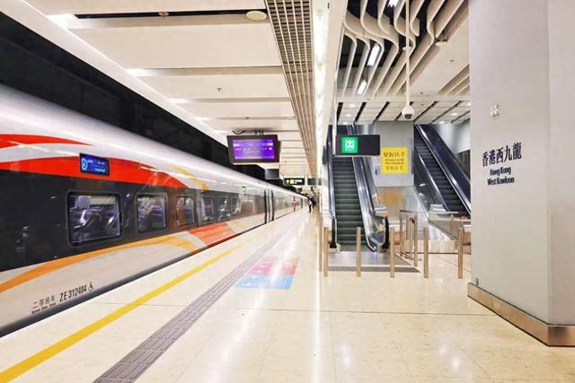 广深港高铁日均开行列车415列 跃居全国密度最高高铁线路_新浪财经_新浪网
