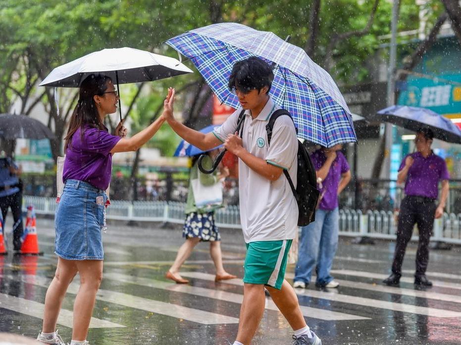 “我能不能见你一次，梅西！” 高考结束收到梅西球衣|梅西_新浪财经_新浪网