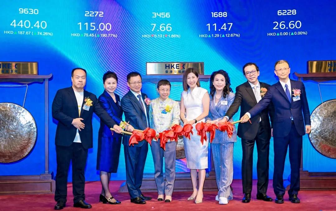 金矿企业Merdeka Gold上市破发：公司市值370亿港元 募资27亿港元_创事记_新浪科技_新浪网
