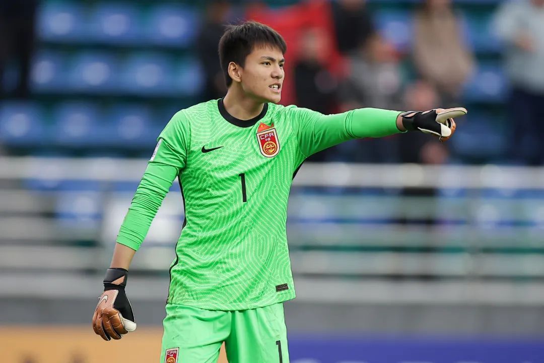 启蒙教练讲述李昊成长故事：一个踢过盯人中卫的门将_国内足球_新浪竞技风暴_新浪网
