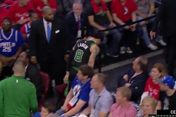 欧文替补左肩疑似脱臼！伤病又一次找上了绿军_NBA_新浪竞技风暴_新浪网