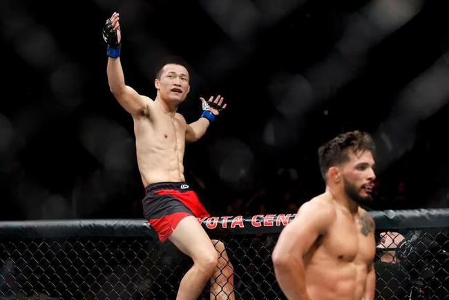 UFC Fight Night 104综述：郑赞盛首回合KO完美回归_武术散打_新浪竞技风暴_新浪网