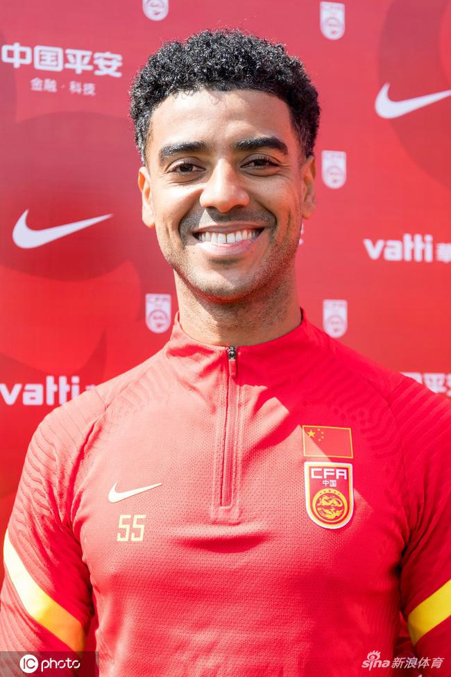 阿兰透露爱子病情已好转 要为国足拼尽全力踢好_国内足球_新浪竞技风暴_新浪网