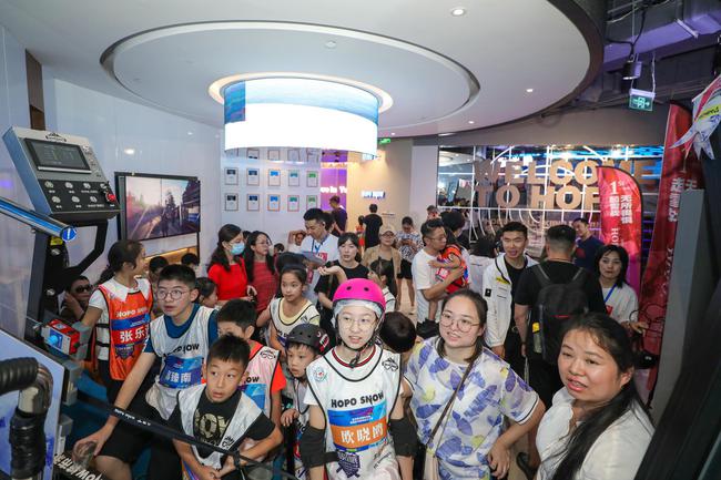 雪遇西湖！新浪杯滑雪系列赛新赛季首战杭州_冰雪-滑雪赛事_新浪竞技风暴_新浪网