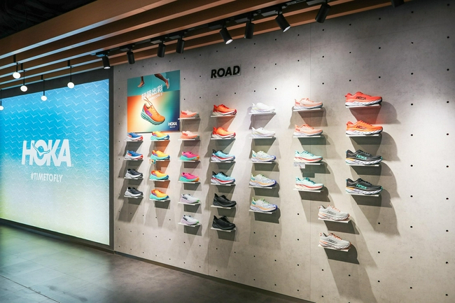 轻盈如飞再启新程 HOKA全球首家直营品牌体验店开业_跑步频道_新浪竞技风暴_新浪网