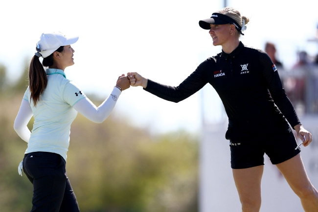 星座LPGA赛第三轮林希妤与赫尔并列领先 殷若宁T19_lpga赛_新浪竞技风暴_新浪网