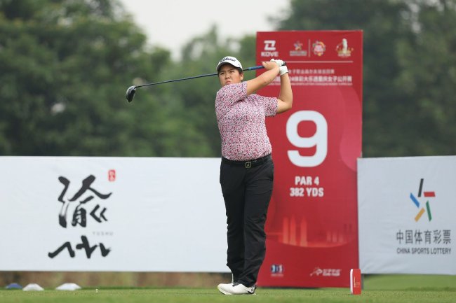 重庆女子公开赛首轮周诗媛并列领先 章蕴萱T3_lpga赛_新浪竞技风暴_新浪网