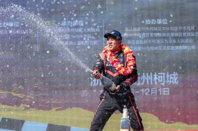 杨恩东获COC年度车手亚军 怀揣梦想展望2025赛季_越野_新浪竞技风暴_新浪网