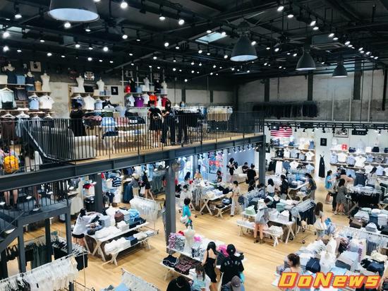 “躲”进巷子，只爱辣妹，快时尚BM爆火不止于此|BM|Brandy Melville|快时尚_新浪科技_新浪网