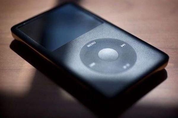 罕见的2002年iPod原型机：红色主板 要价10万美元|原型机|iPod|红主板_手机_新浪科技_新浪网