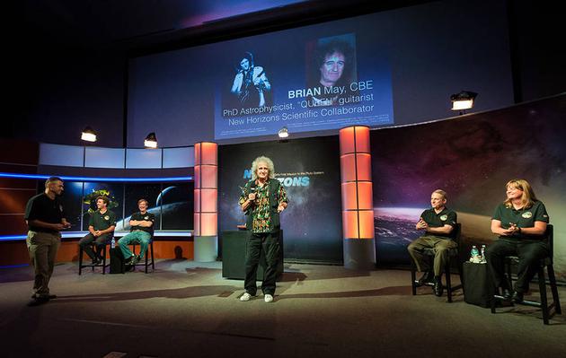 72岁顶级摇滚乐手竟是天文学家，61岁获天文学博士_手机新浪网